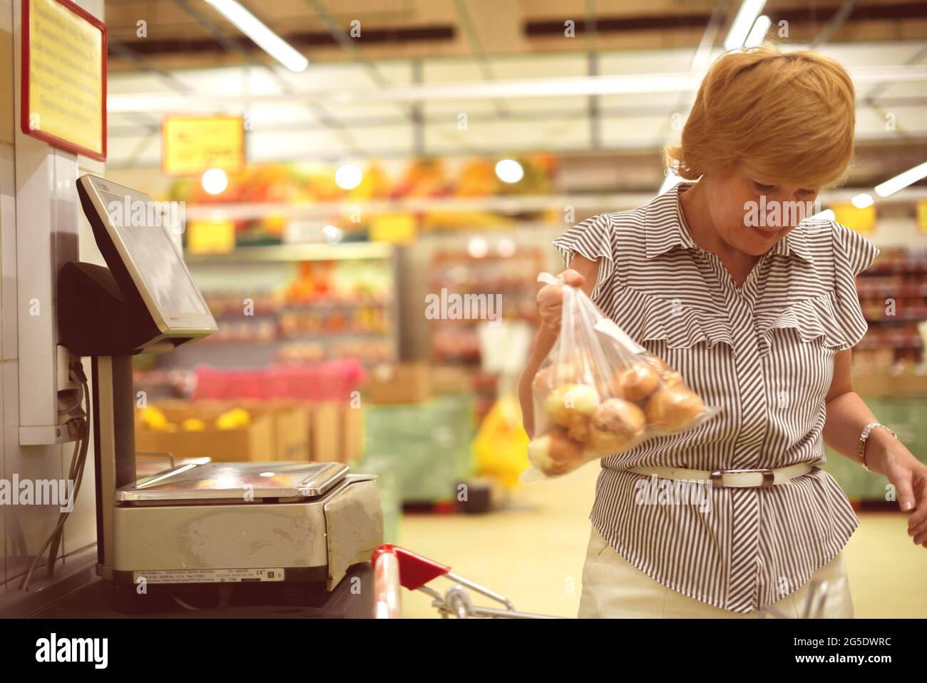 Food purchases hi-res stock photography and images - Alamy