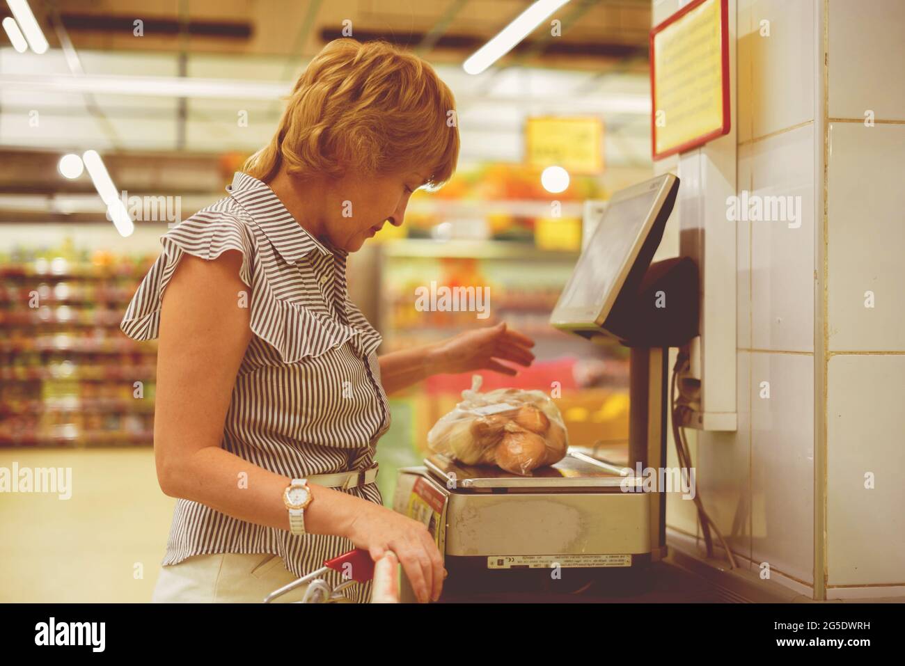 adult woman in the grocery store making food purchases Stock Photo - Alamy