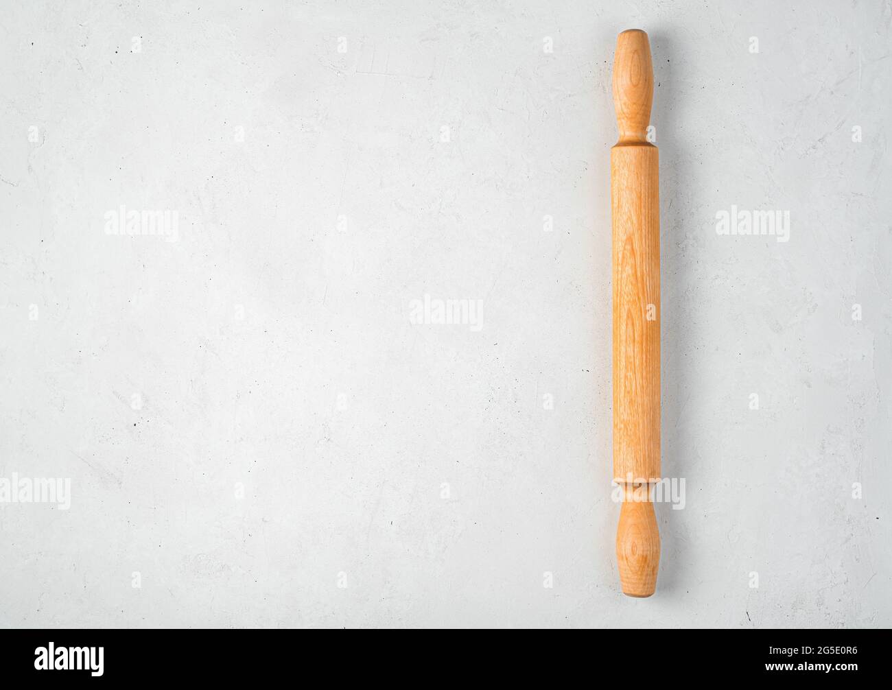Wooden rolling pin on a gray background. Culinary background Stock ...