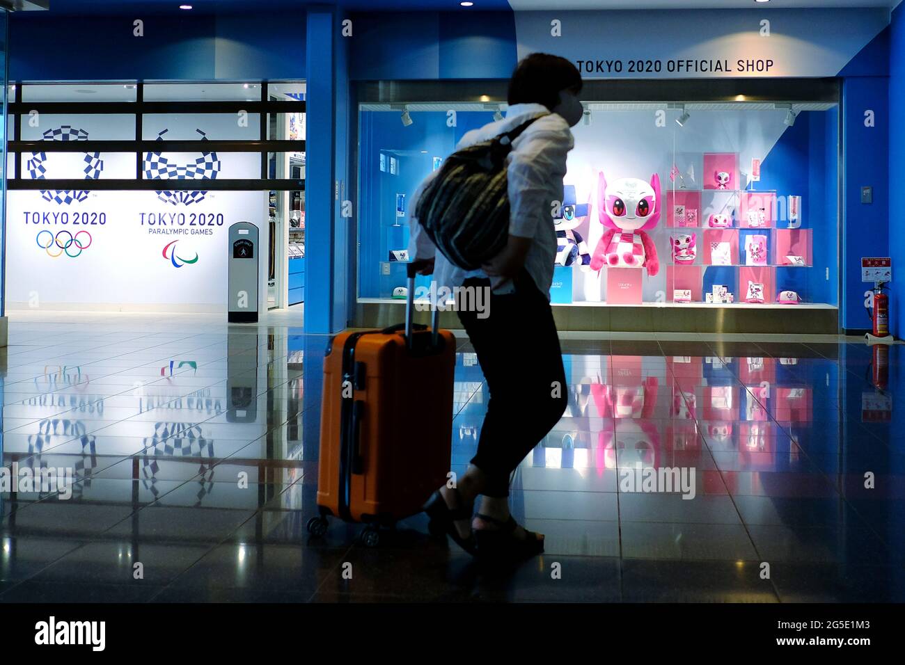 Tokyo 2020 official shop hi-res stock photography and images - Alamy