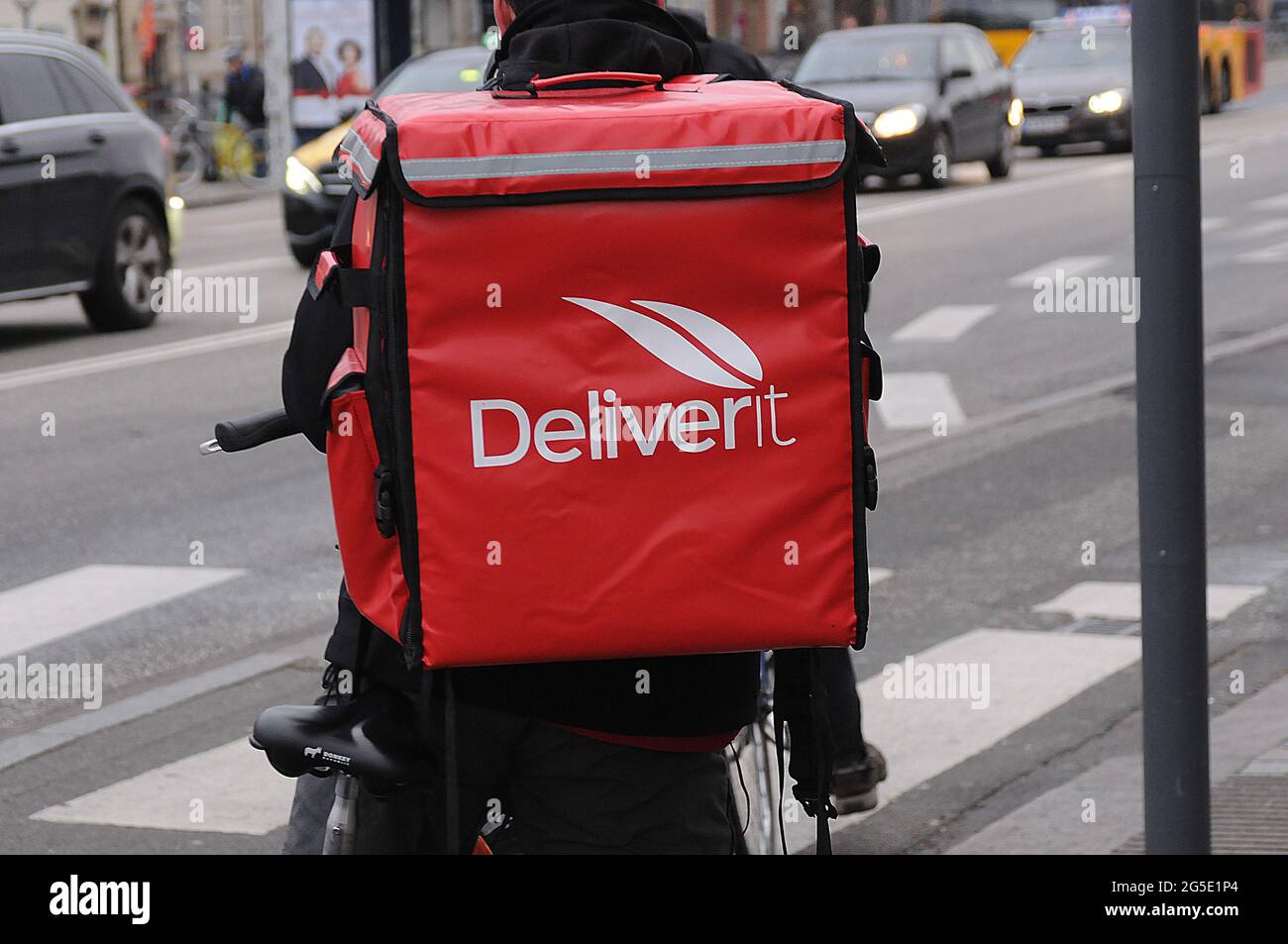 Copenhagen /Denmark/ 19.Novembe 2019/ Deliveryit nale transport on bike ...