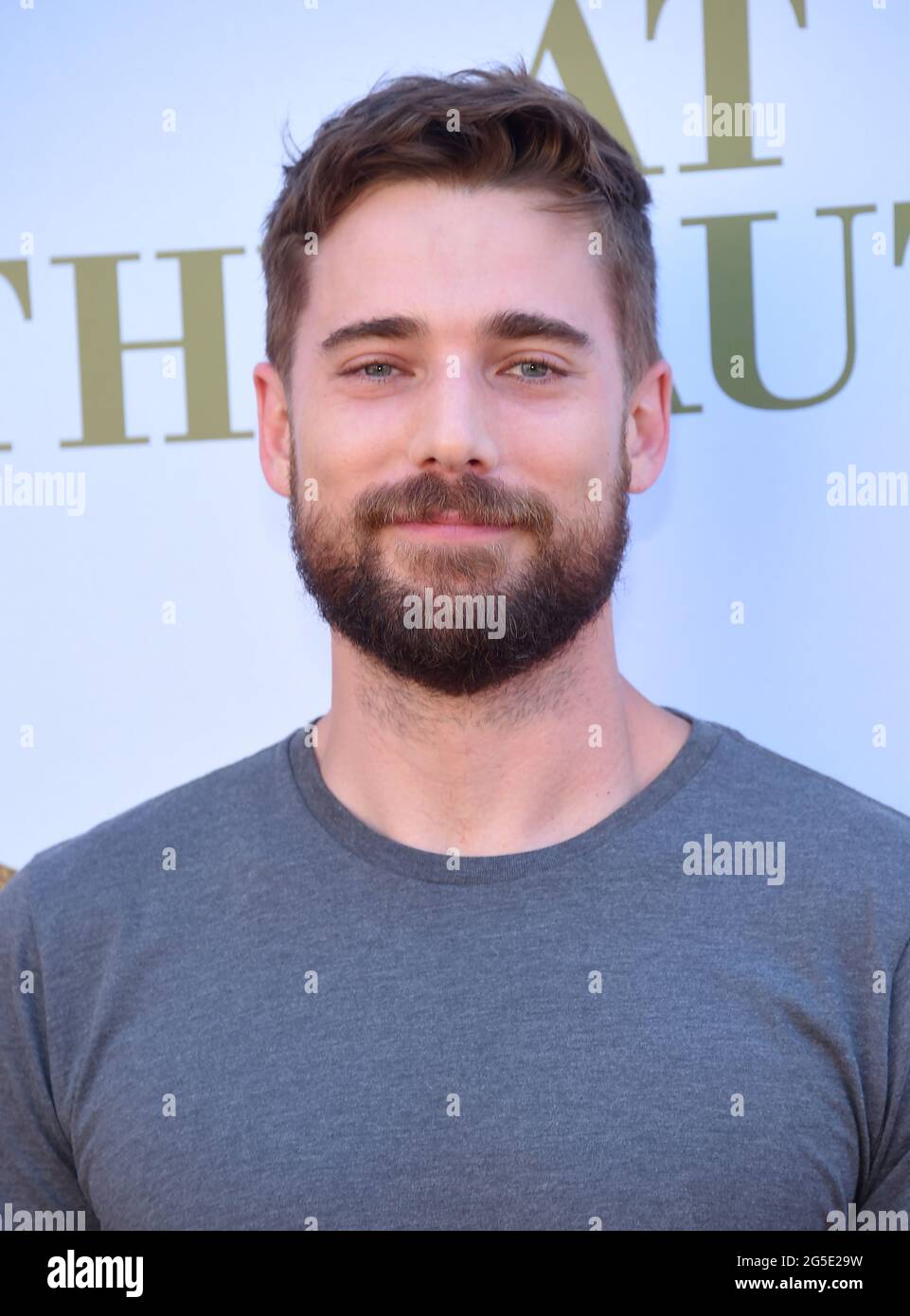 Dustin Milligan 2022
