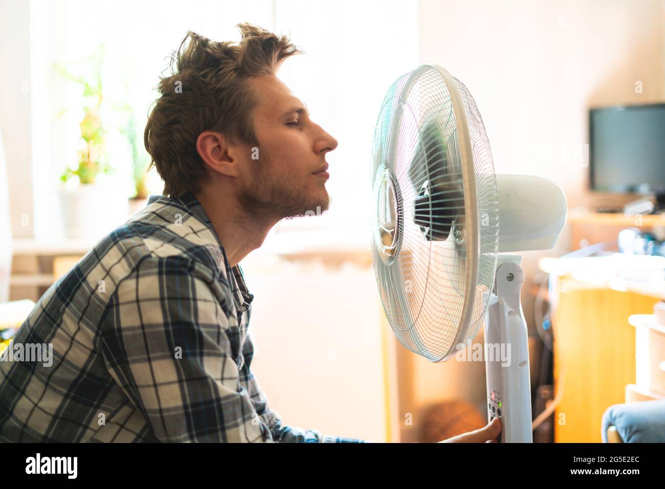 Electric fan person cooling hi-res stock photography and images - Alamy
