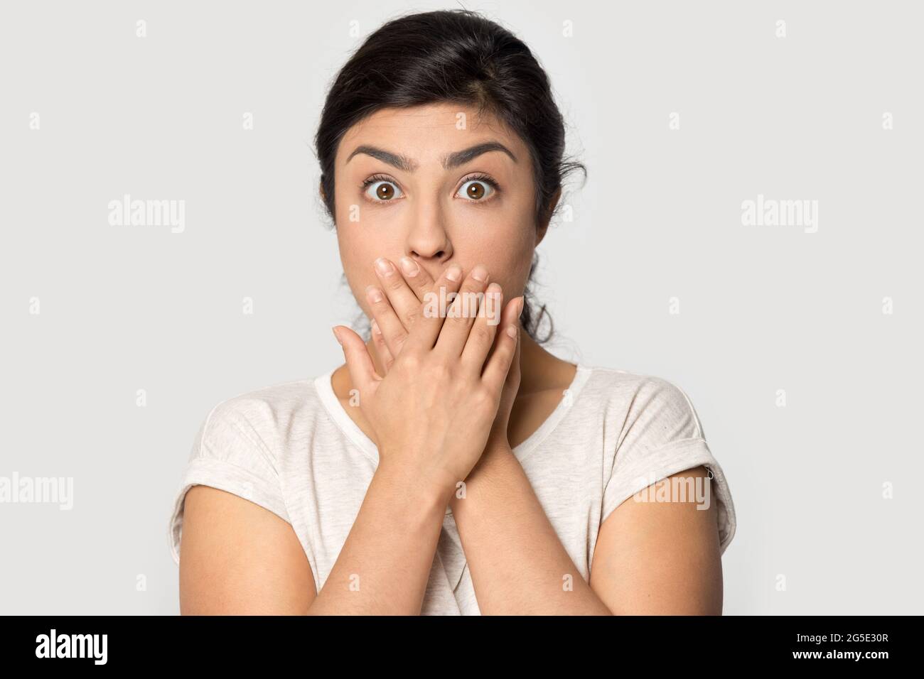 Portrait of stunned Indian woman feel shocked Stock Photo - Alamy