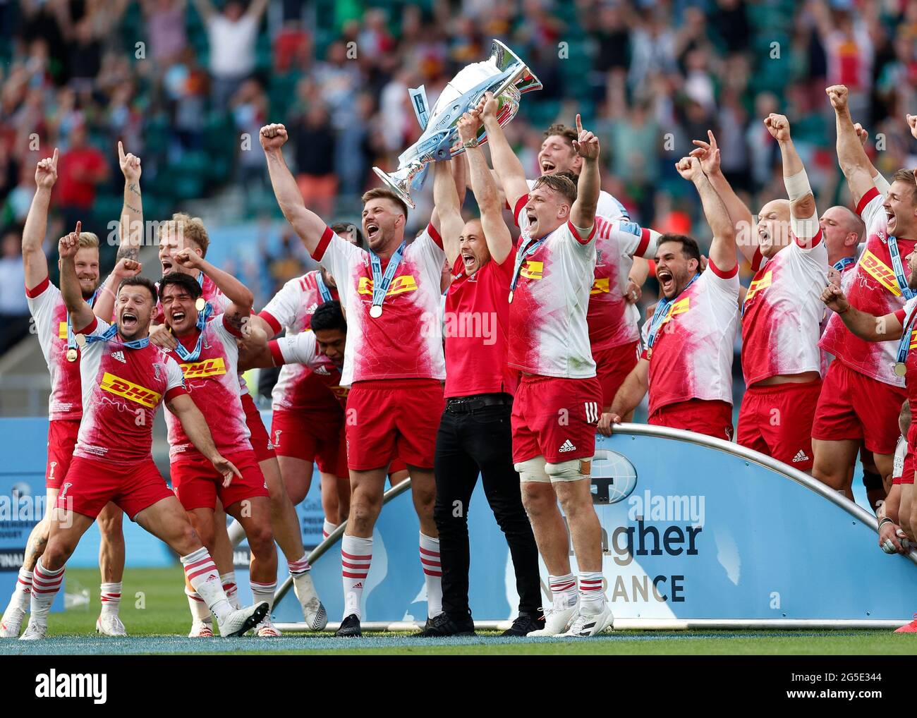 Football premiership trophy lift hi-res stock photography and images ...