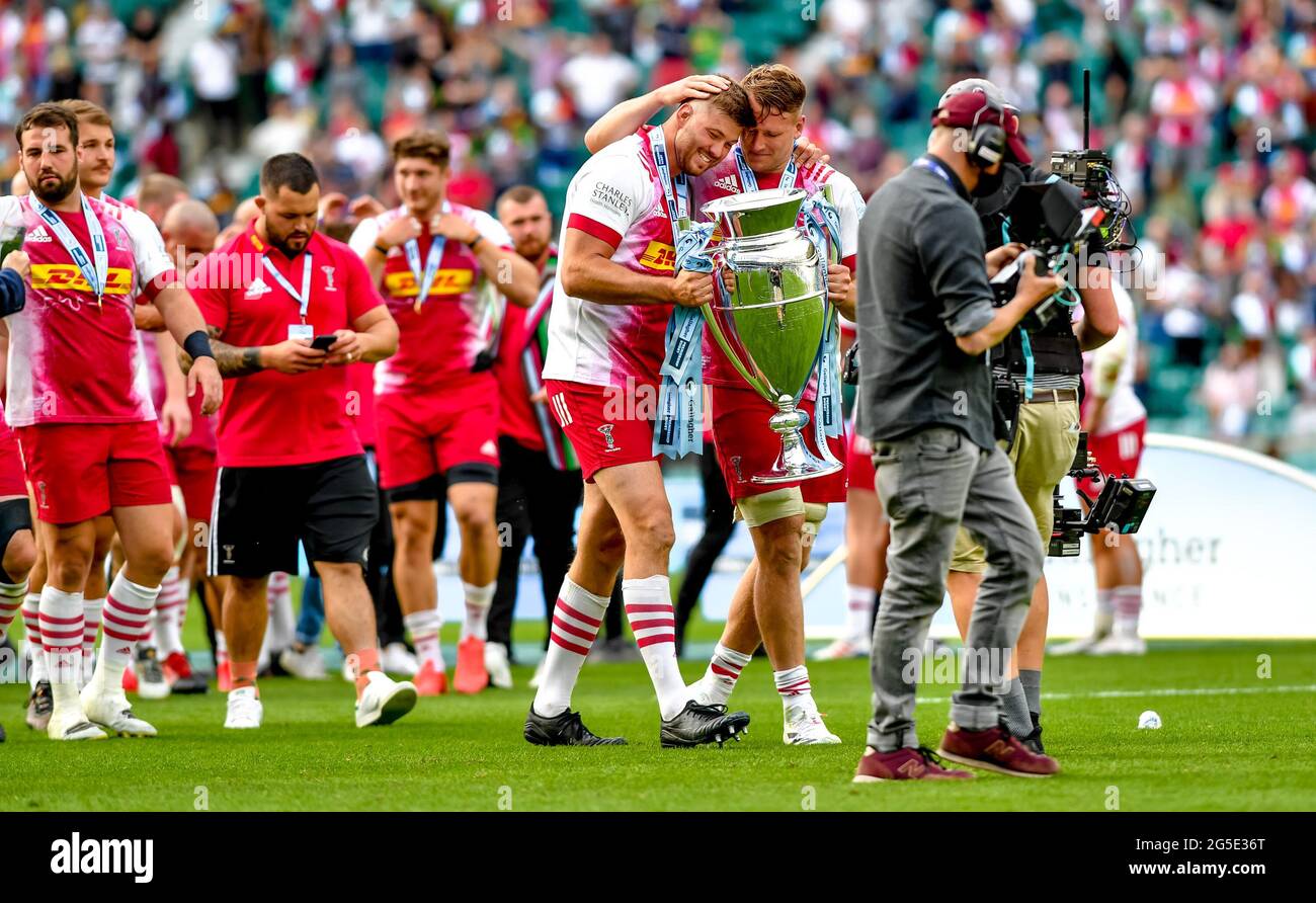 Gallagher premiership rugby trophy hi-res stock photography and images ...