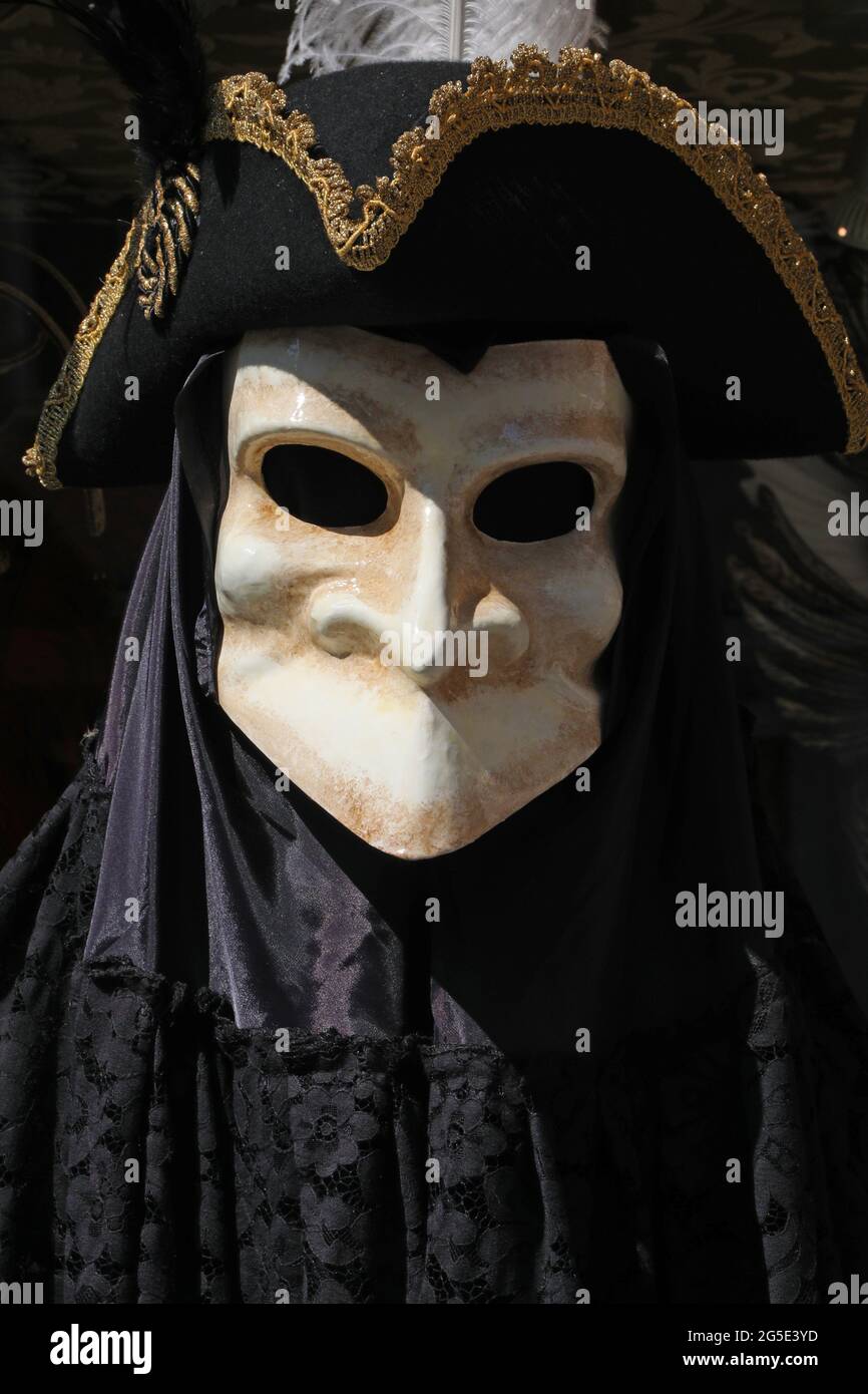Ancient traditional venetian mask looking at you Stock Photo - Alamy