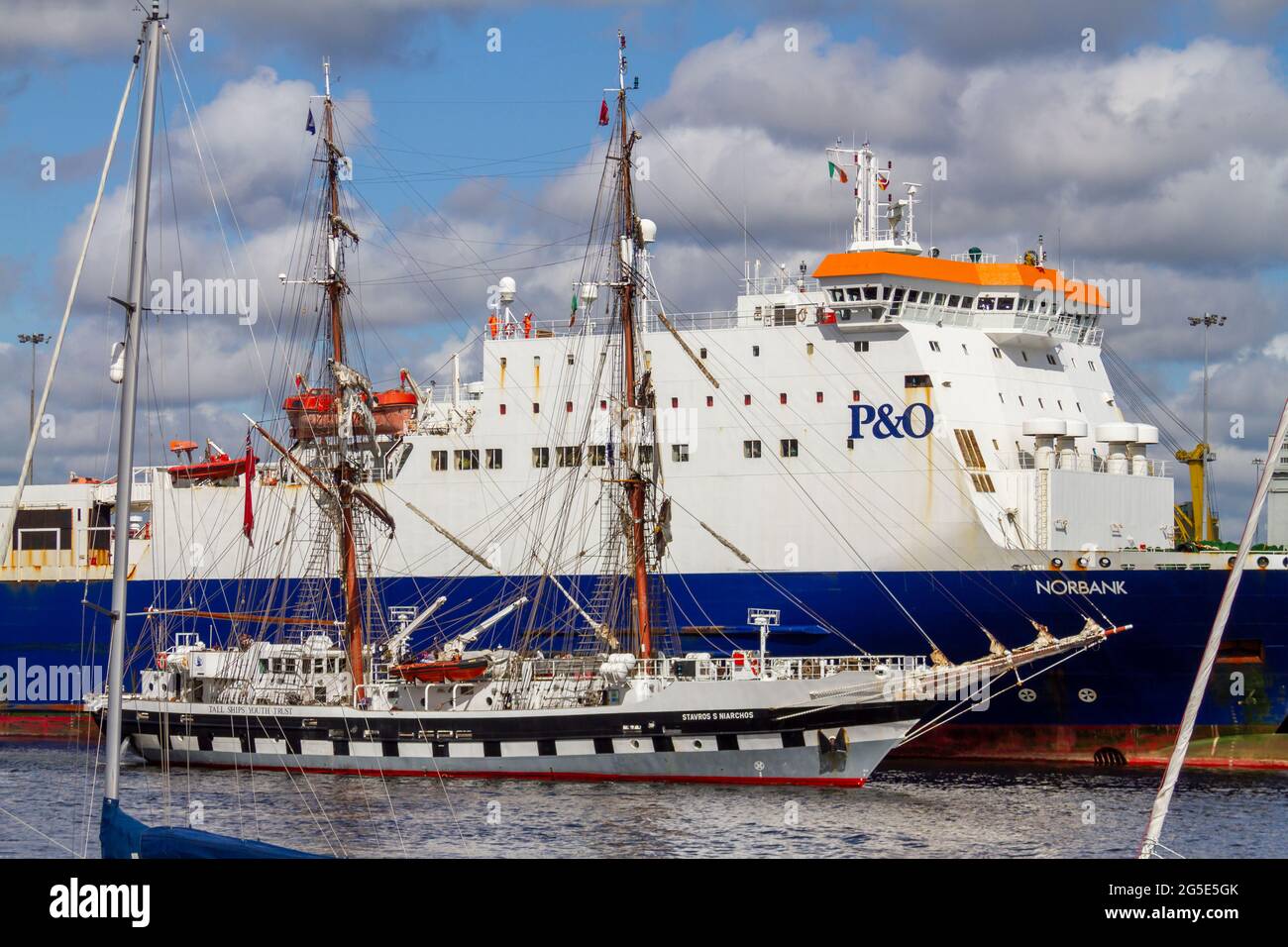 Roro cargo vessel hi-res stock photography and images - Alamy