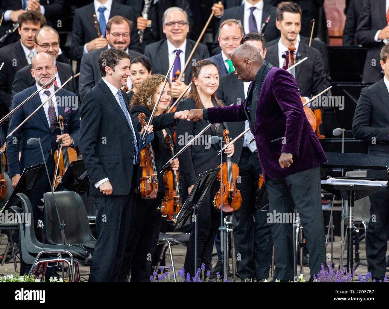 Hande kuden hi-res stock photography and images - Alamy