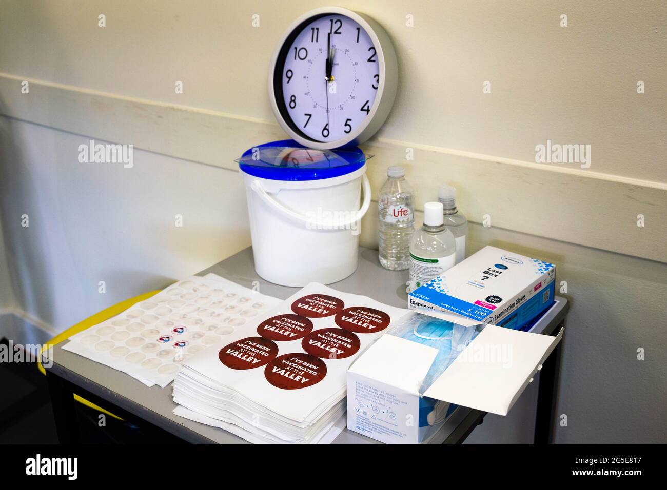 Sticker desk hi-res stock photography and images - Alamy