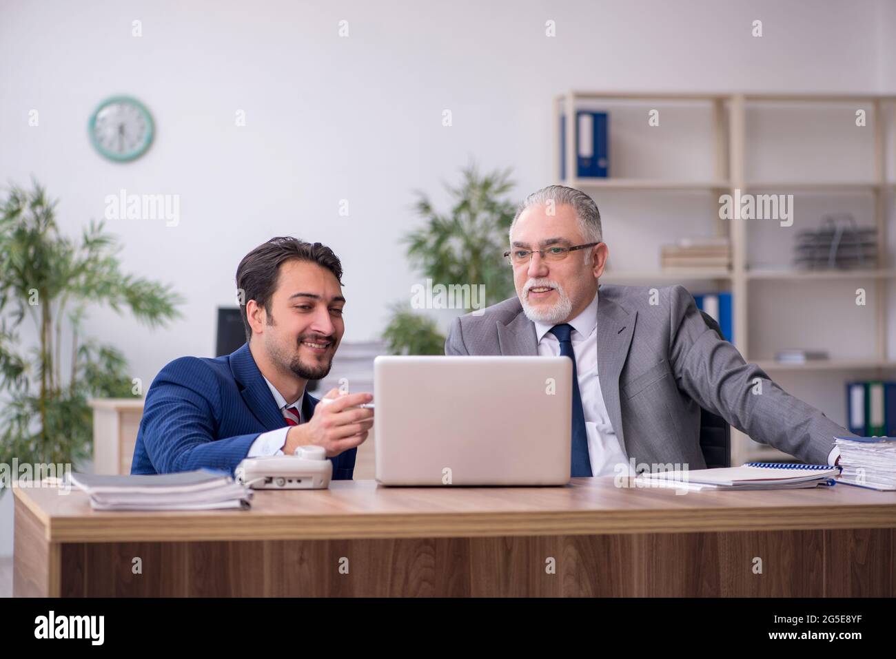 Two employees working in the office Stock Photo - Alamy