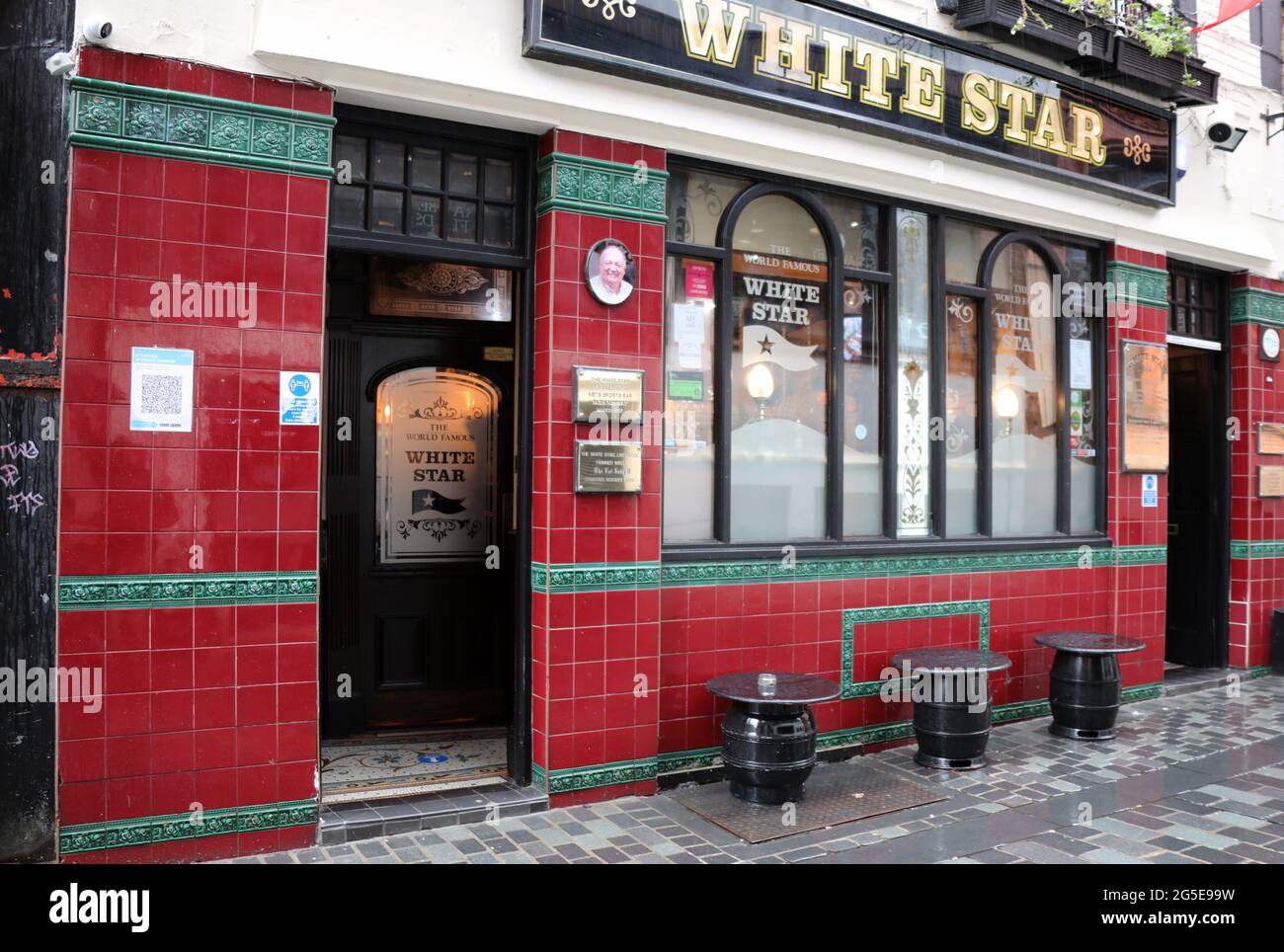 The world famous White Star pub at Mathew Street in Liverpool Stock ...