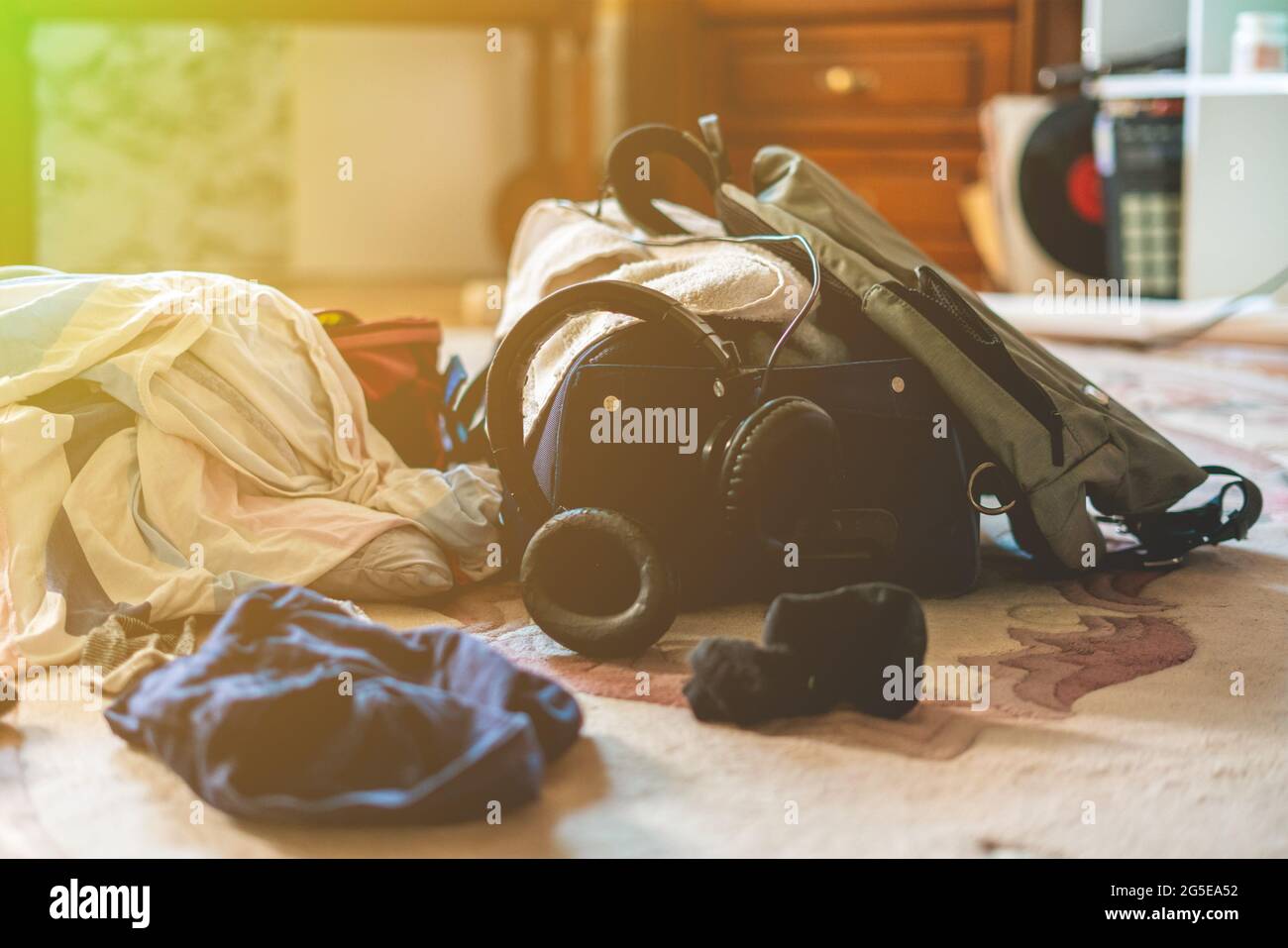 Suitcase packing mess hi-res stock photography and images - Alamy