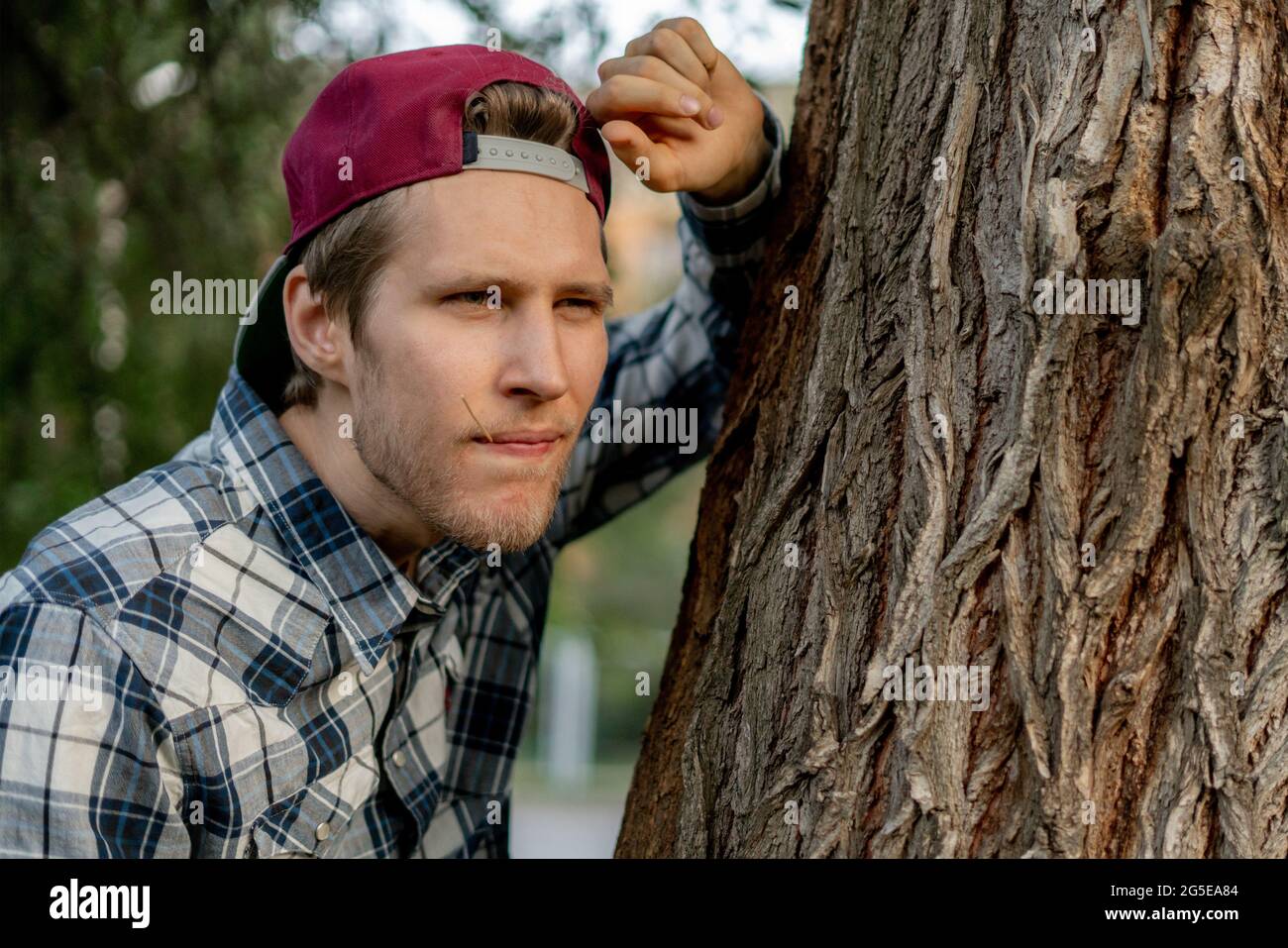 Head lean forward hi-res stock photography and images - Alamy