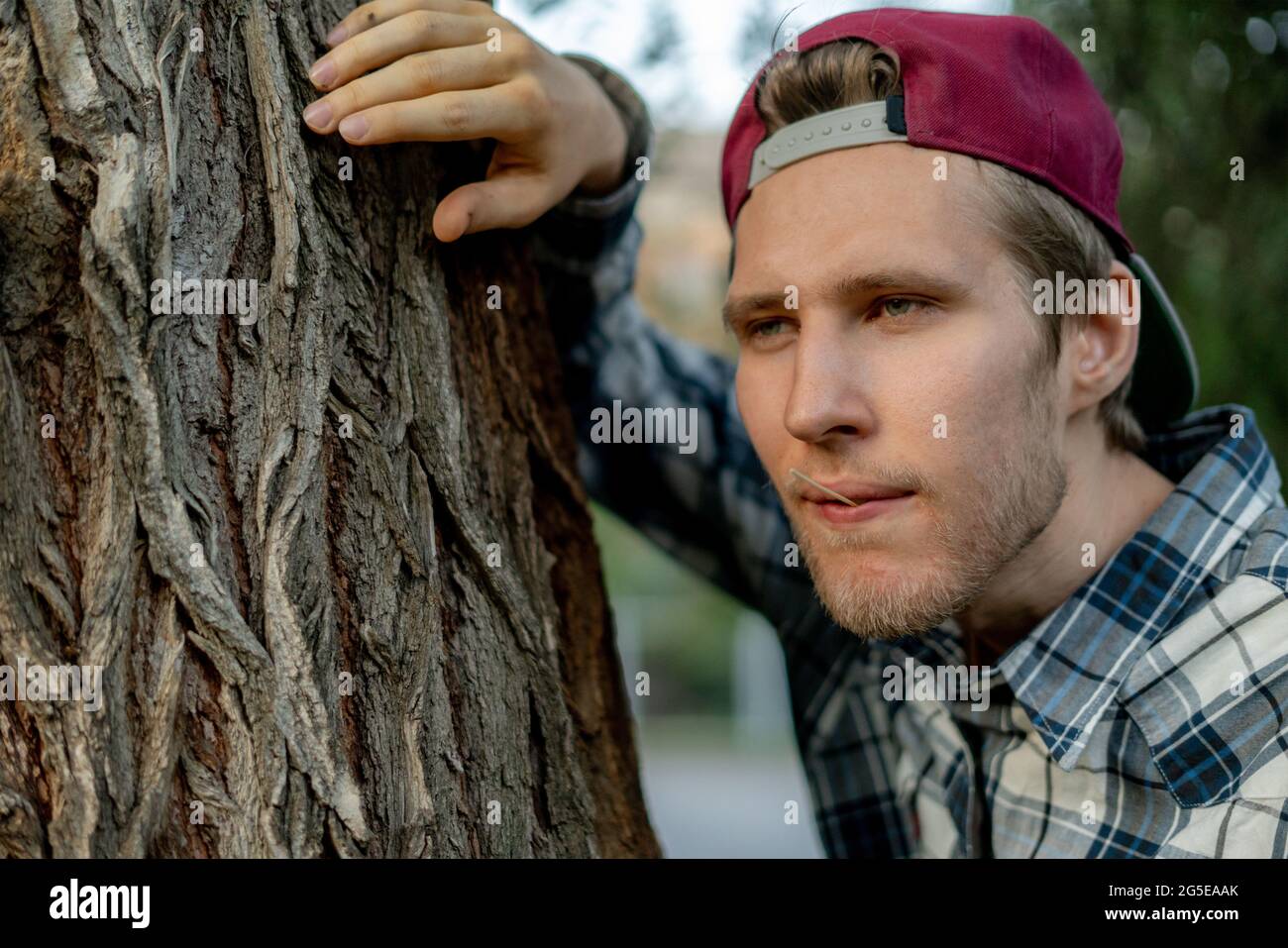 Head lean forward hi-res stock photography and images - Alamy