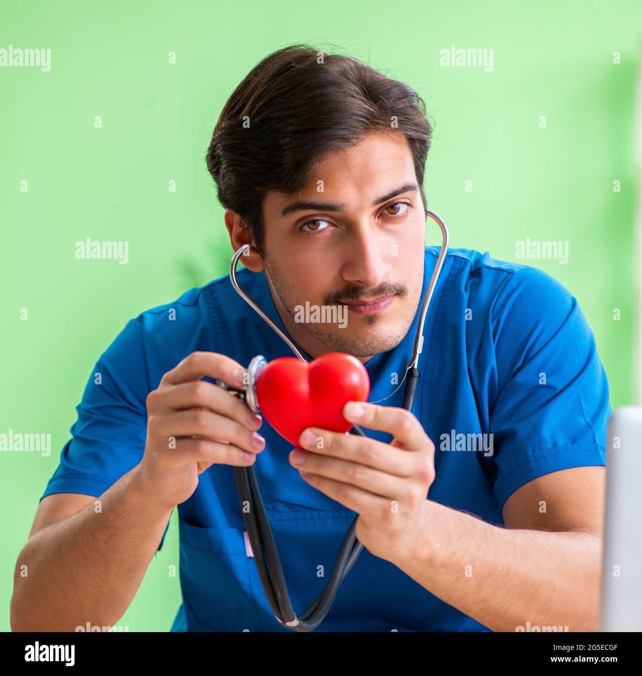 The doctor student explaining heart problems Stock Photo - Alamy