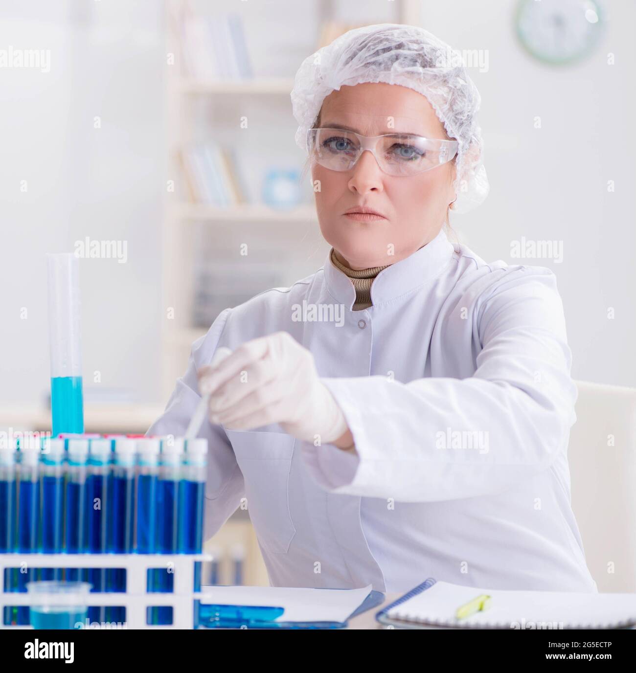 The woman chemist working in hospital clinic lab Stock Photo - Alamy