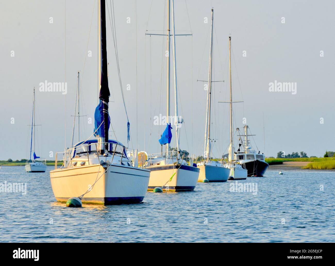 Boats off shore hi-res stock photography and images - Alamy