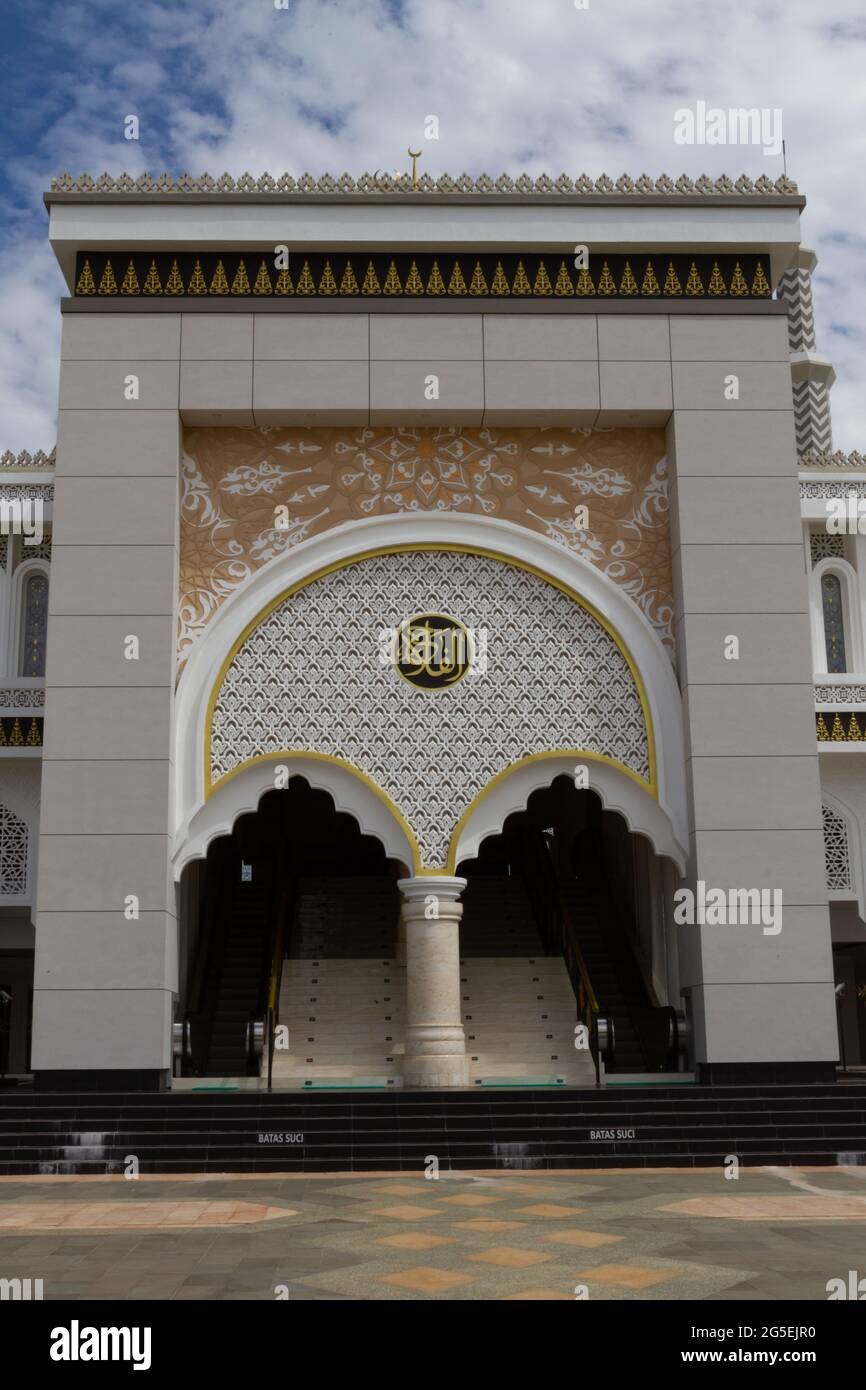 Traditional and artisanal door in Mosque Stock Photo - Alamy