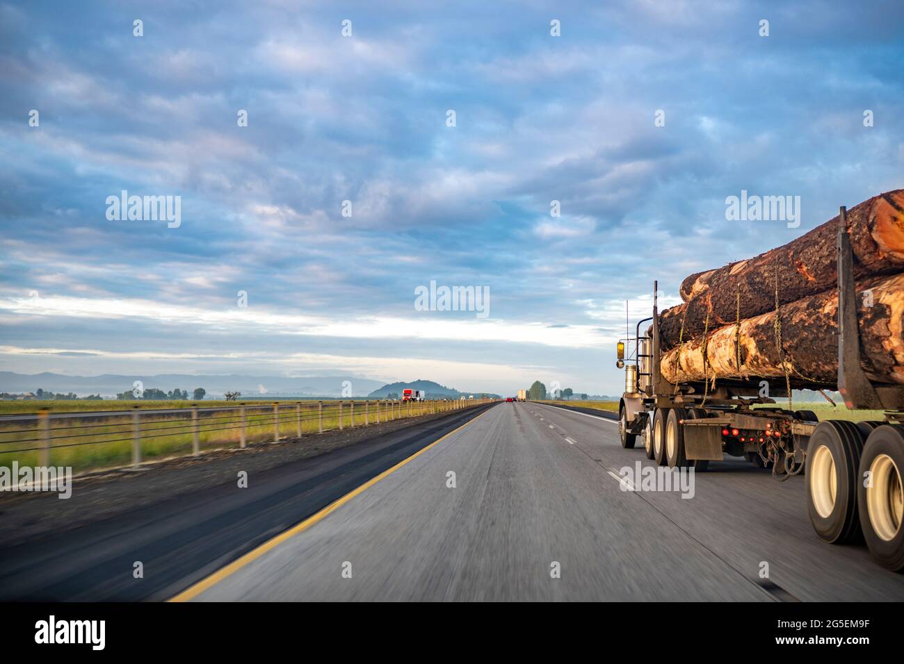 Big rigs classic specially equipped powerful semi trucks tractor with ...