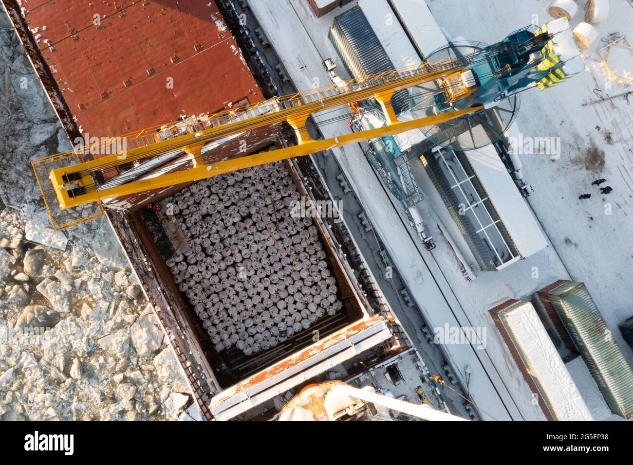 Vessel loading hi-res stock photography and images - Alamy