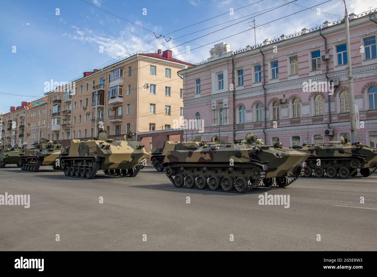 Column of military vehicles hi-res stock photography and images - Alamy