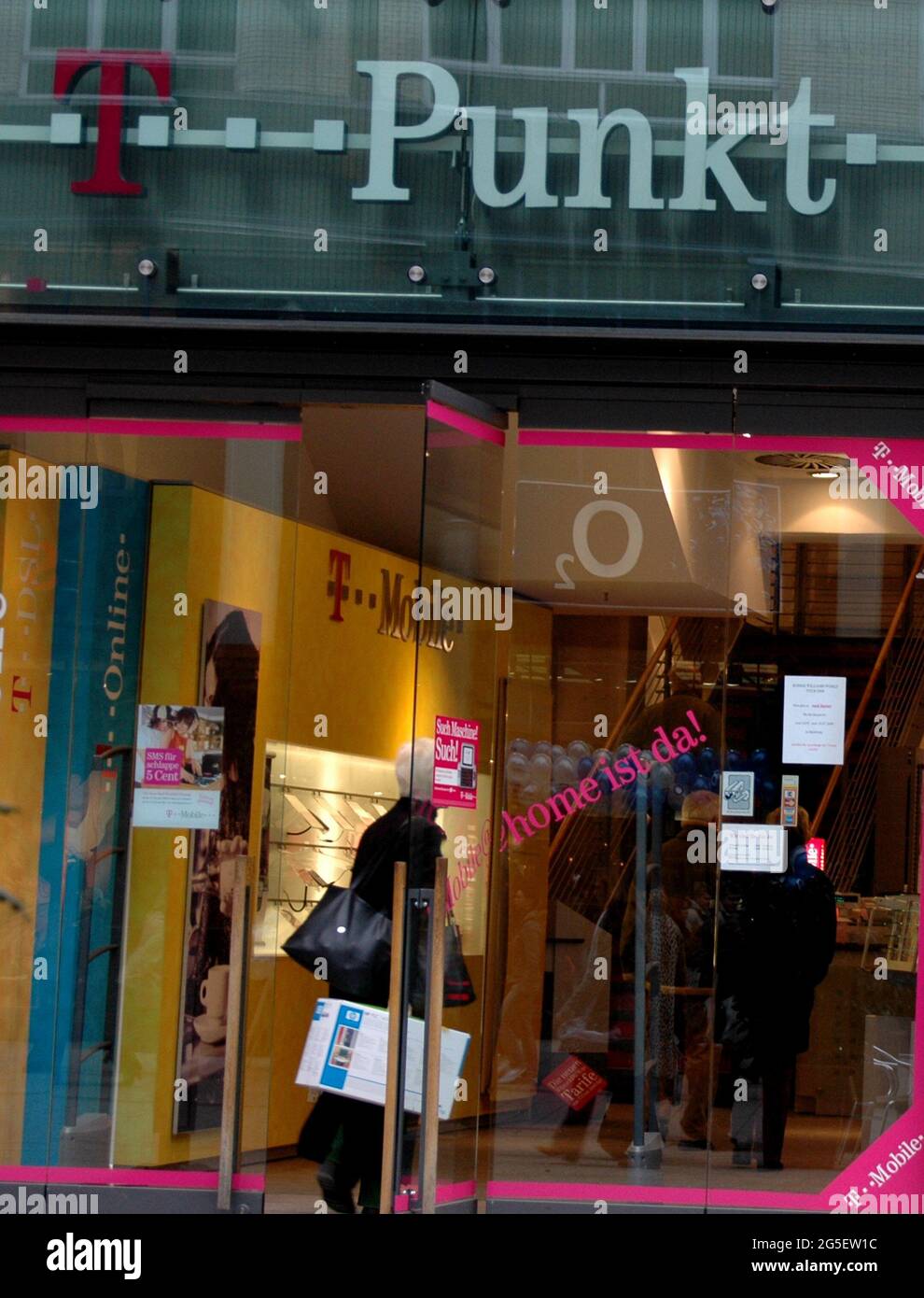 T-German telecom store in Hamburg Germany March 8,2006 (Photo by ...
