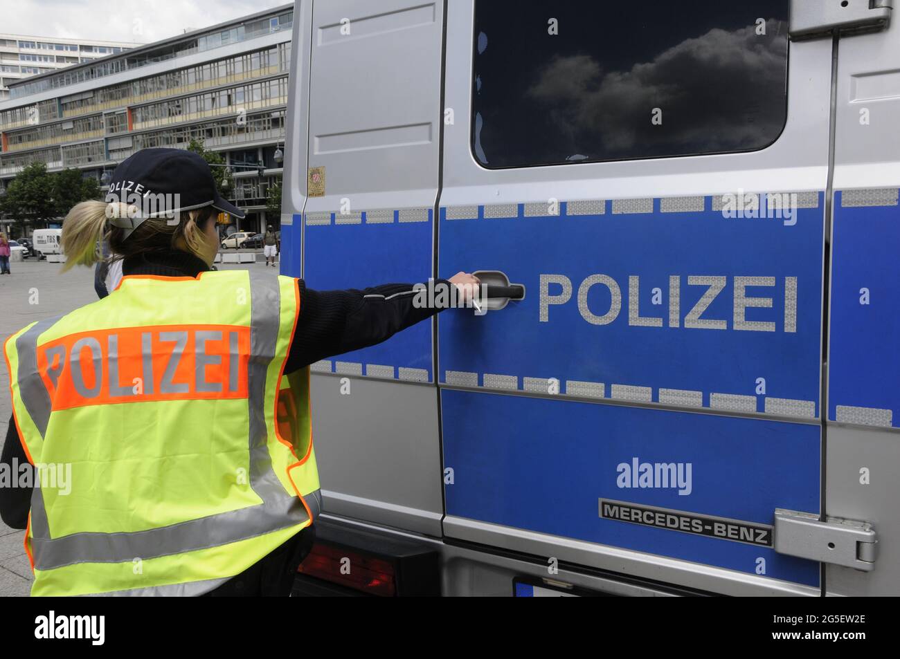Deutsche polizei hi-res stock photography and images - Alamy