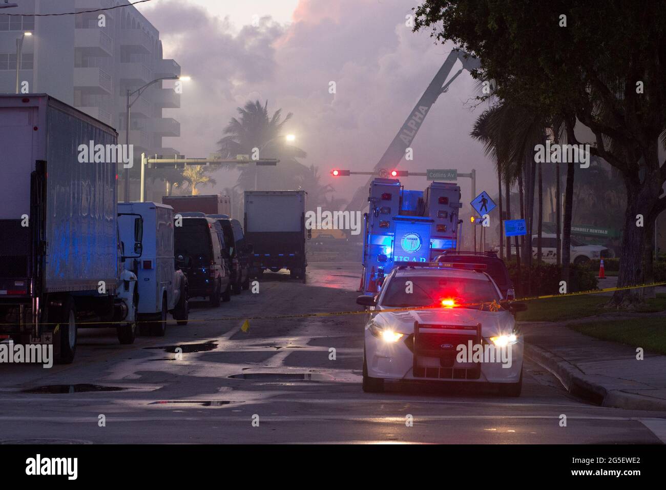 Miami building collapse hi-res stock photography and images - Alamy