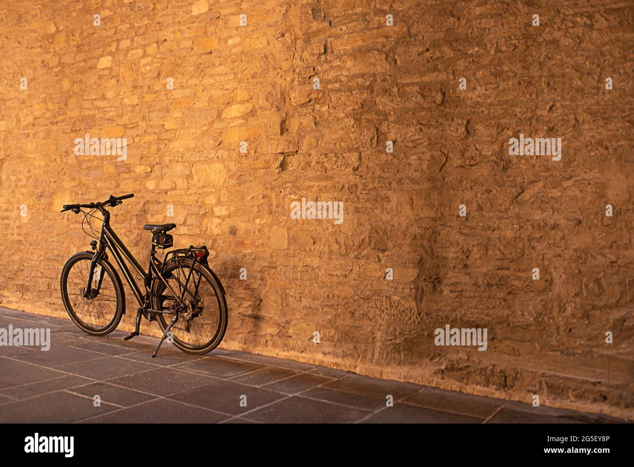 Red bicycle black background hi-res stock photography and images - Alamy