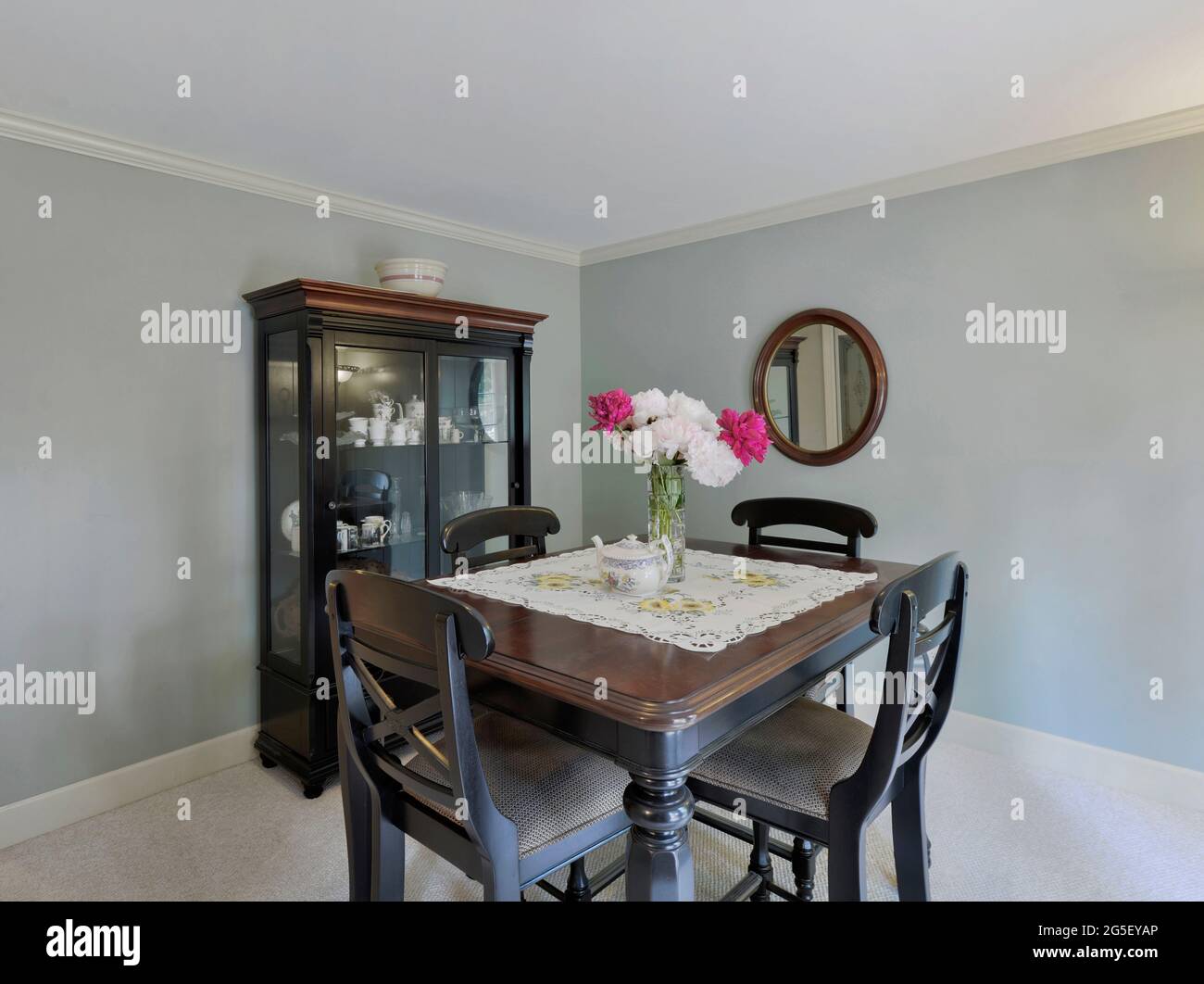 Modern residential dining room interior Stock Photo - Alamy