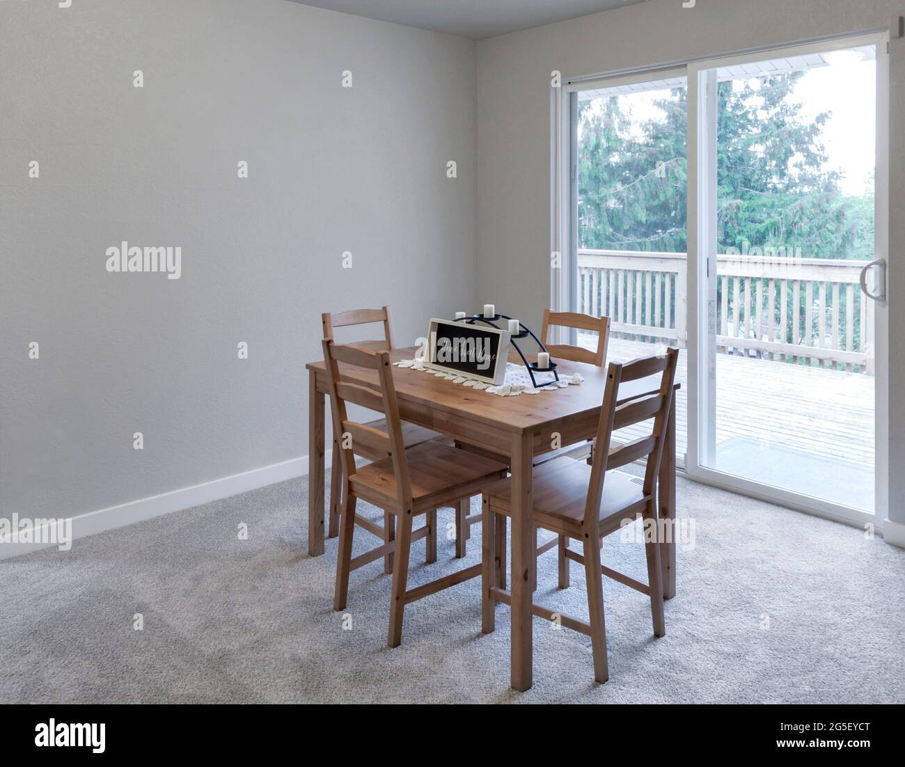 Modern residential dining room interior Stock Photo - Alamy