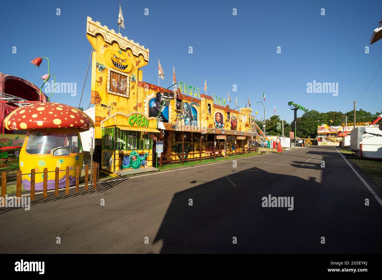 Train Ride Amusement Park High Resolution Stock Photography and Images ...