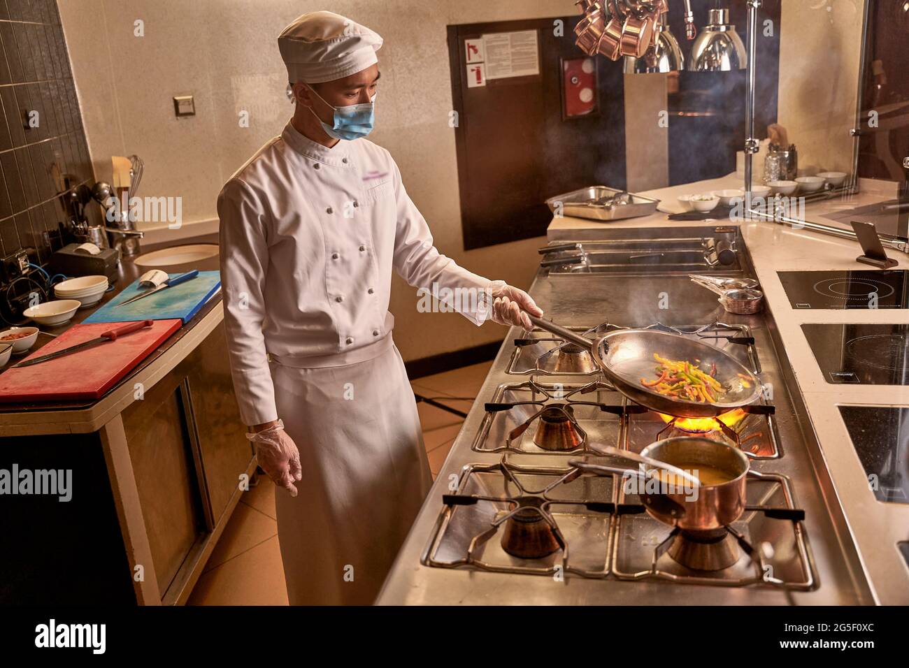 Kitchen worker hi-res stock photography and images - Alamy