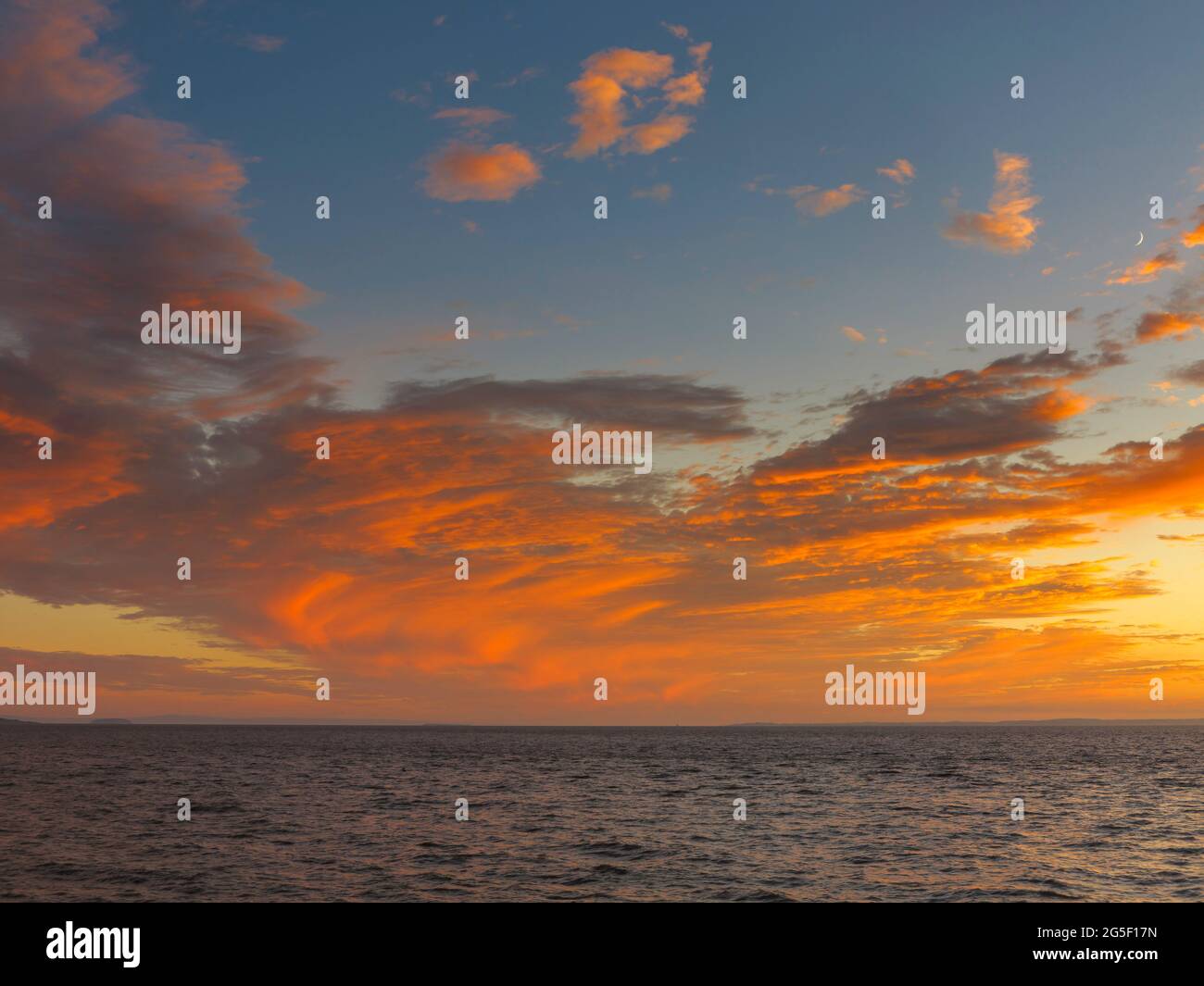 Sunset over the Bristol channel Stock Photo - Alamy