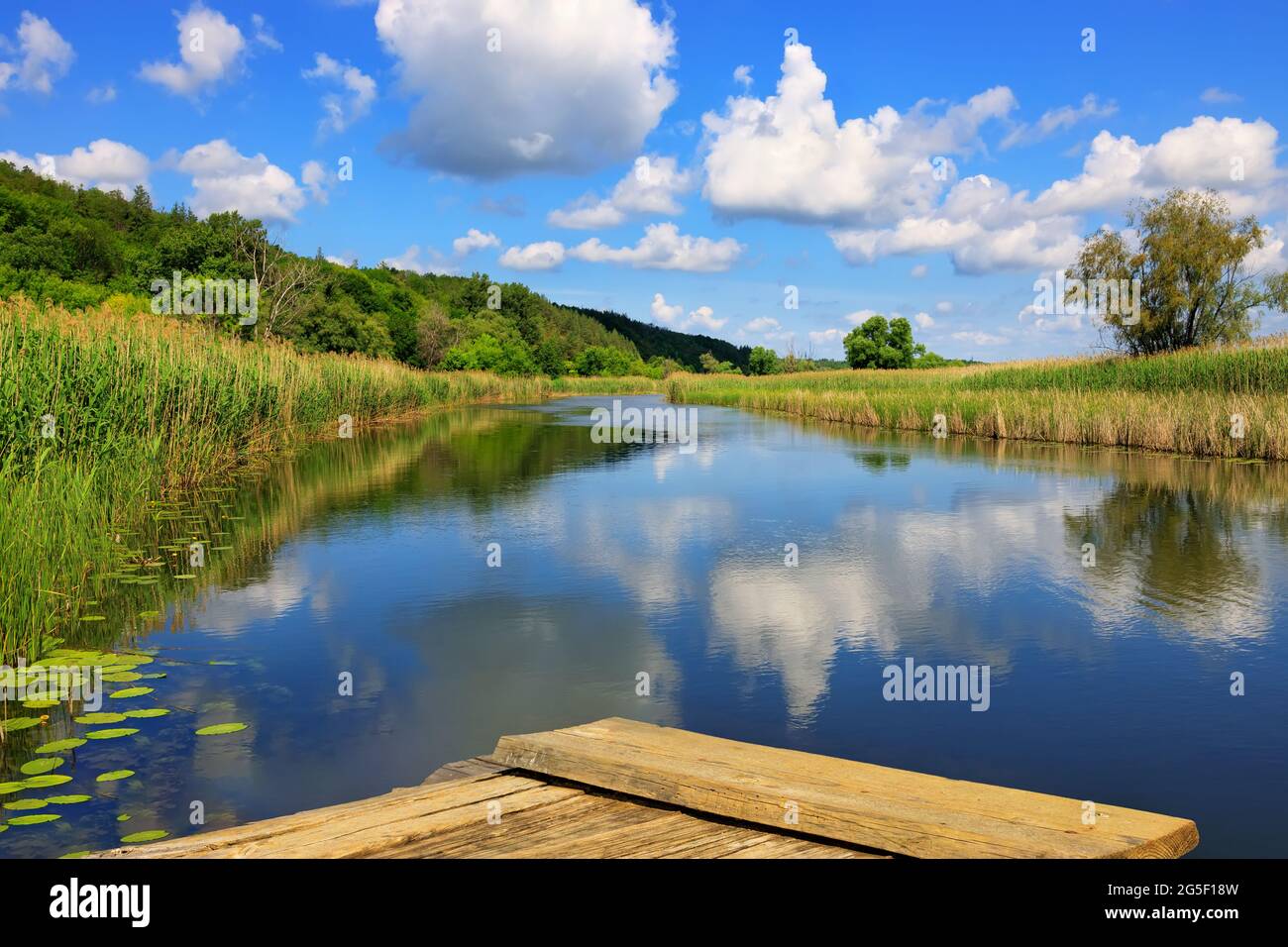 Landscape river hi-res stock photography and images - Alamy