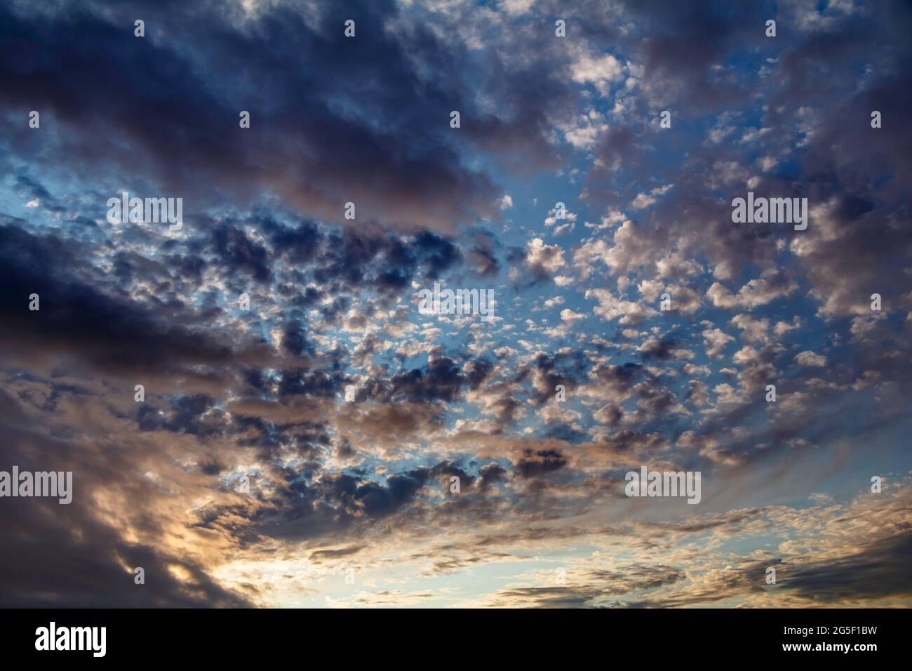 Patchy white clouds hi-res stock photography and images - Alamy