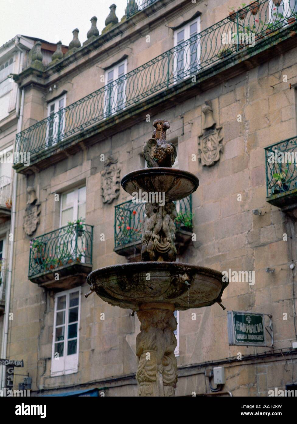 DETALLE DE LA FUENTE BARROCA SITUADA EN LA PLAZA DEL HIERRO - SIGLO ...