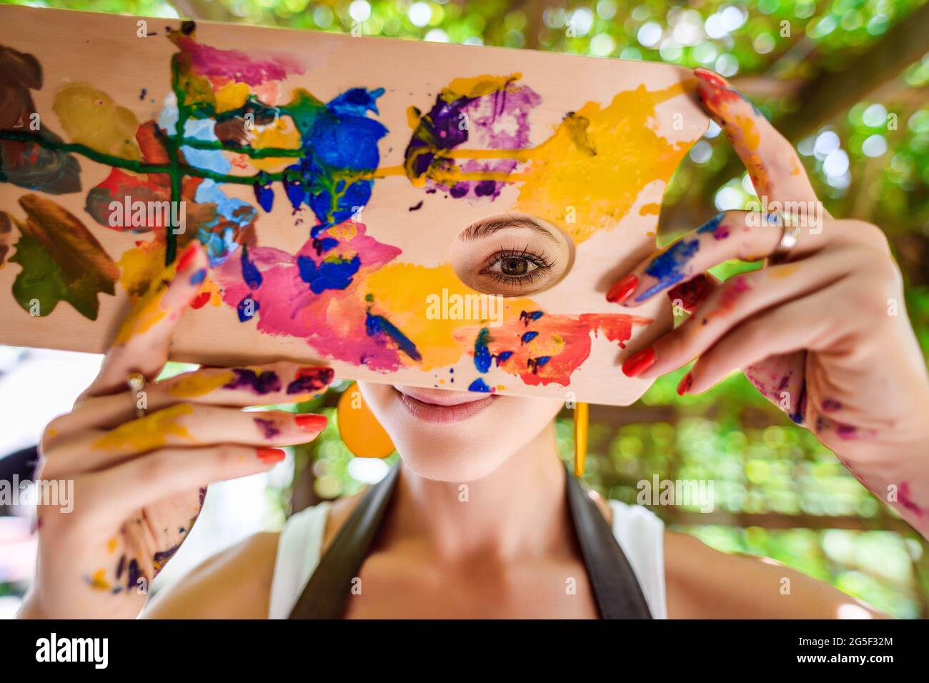 Smiling Artist High Resolution Stock Photography and Images - Alamy