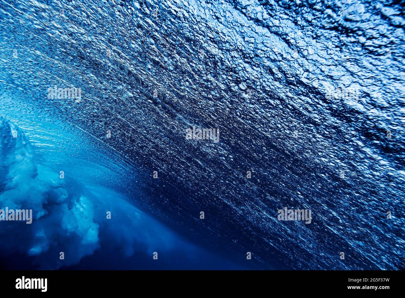 Dynamic ocean shot hi-res stock photography and images - Alamy