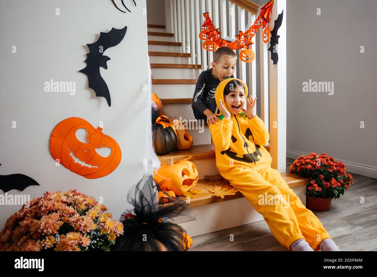 Scared kids in costumes hi-res stock photography and images - Alamy