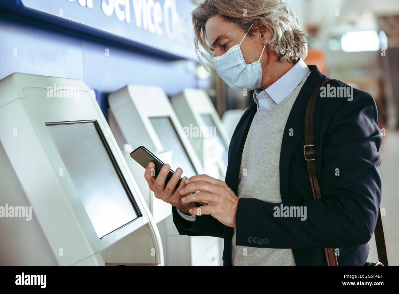 Checkin chec hi-res stock photography and images - Alamy