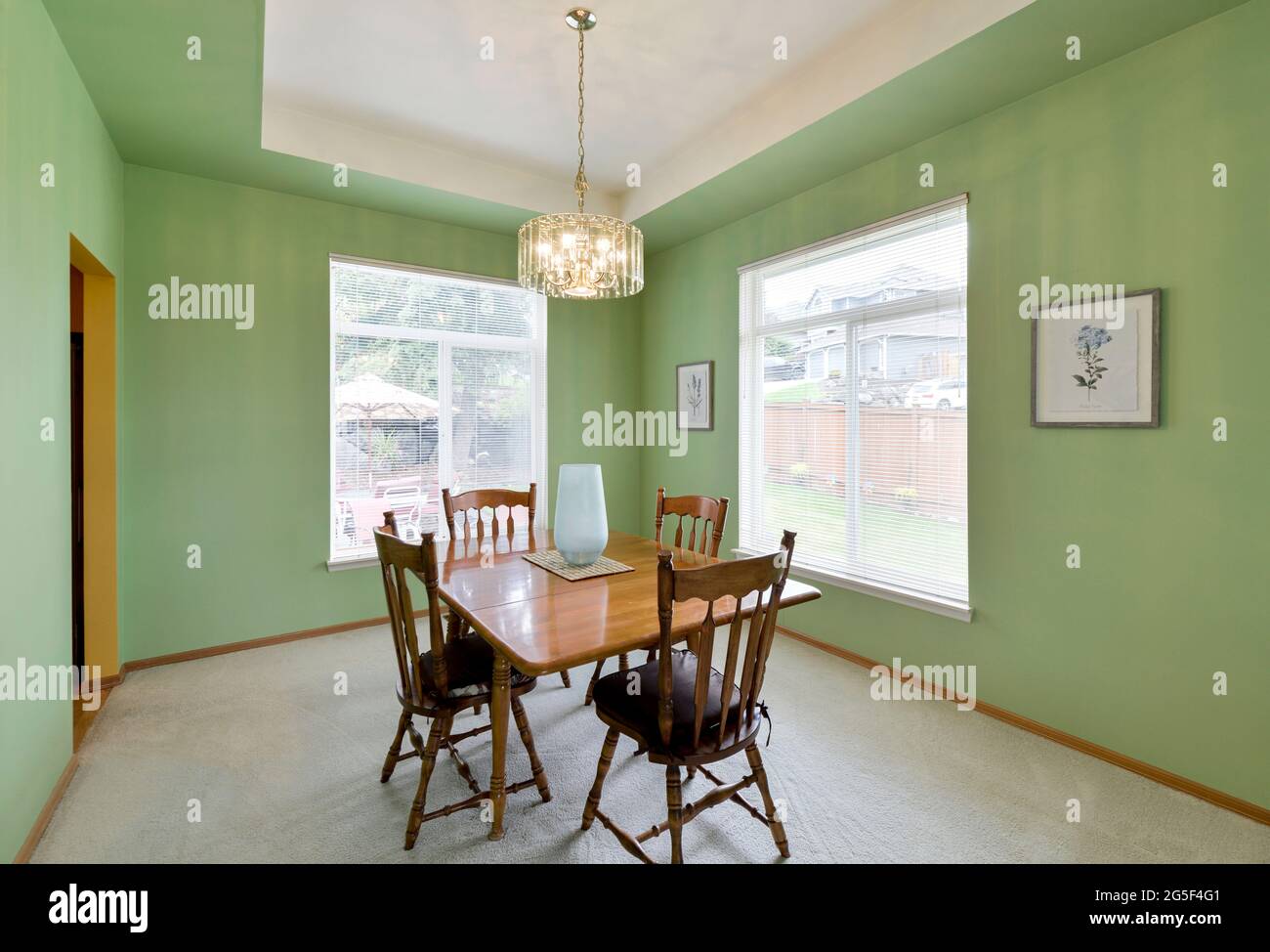 Modern residential dining room interior Stock Photo - Alamy