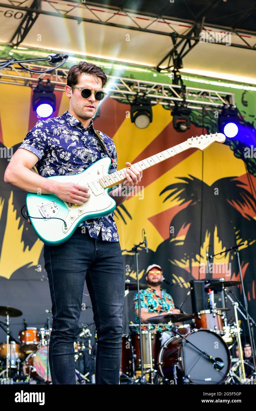 Dub music hi-res stock photography and images - Alamy