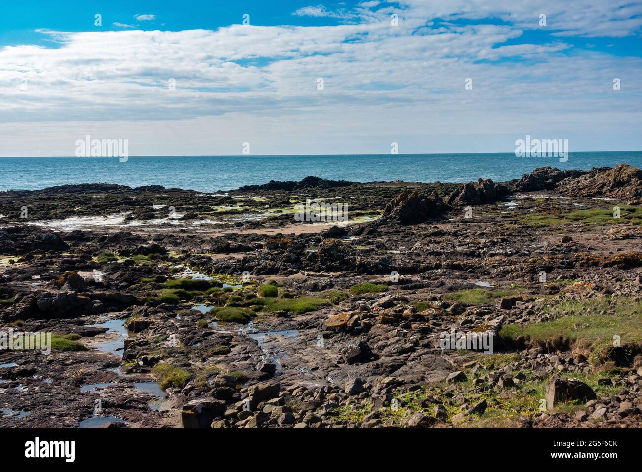 Scottish rocky coastline hi-res stock photography and images - Alamy
