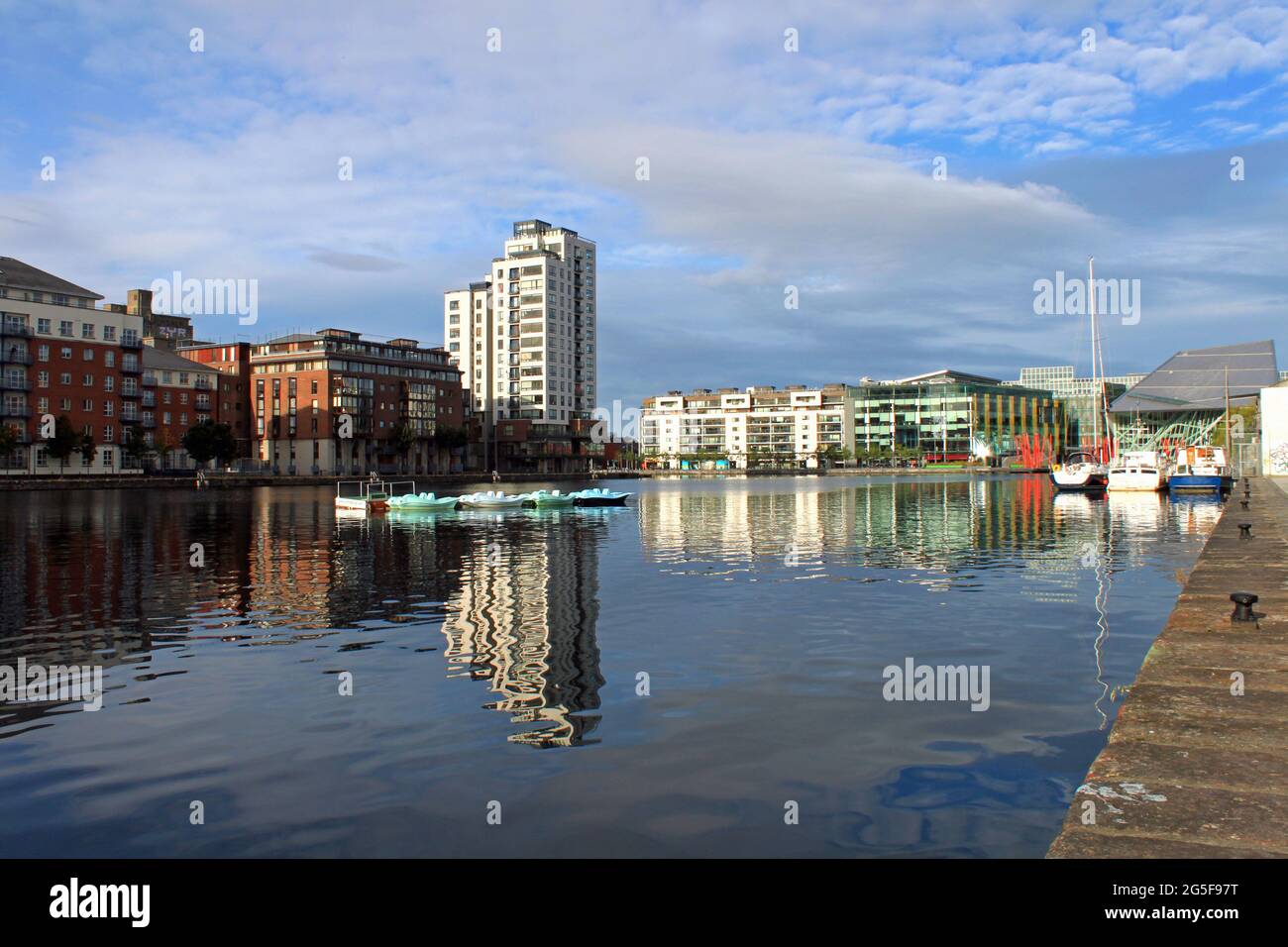 City quay hi-res stock photography and images - Alamy