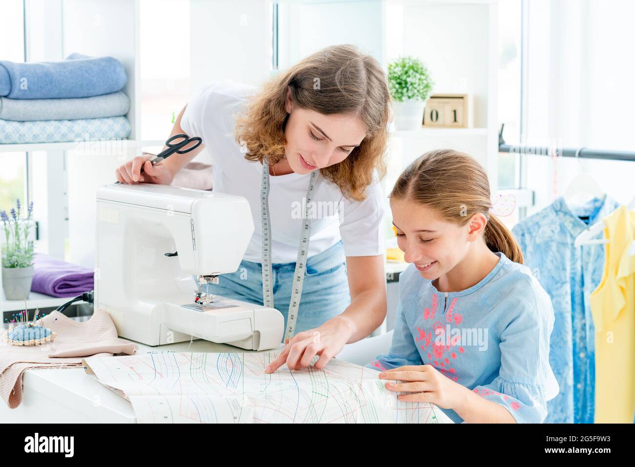 Teaching child girl sewing machine hi-res stock photography and images ...