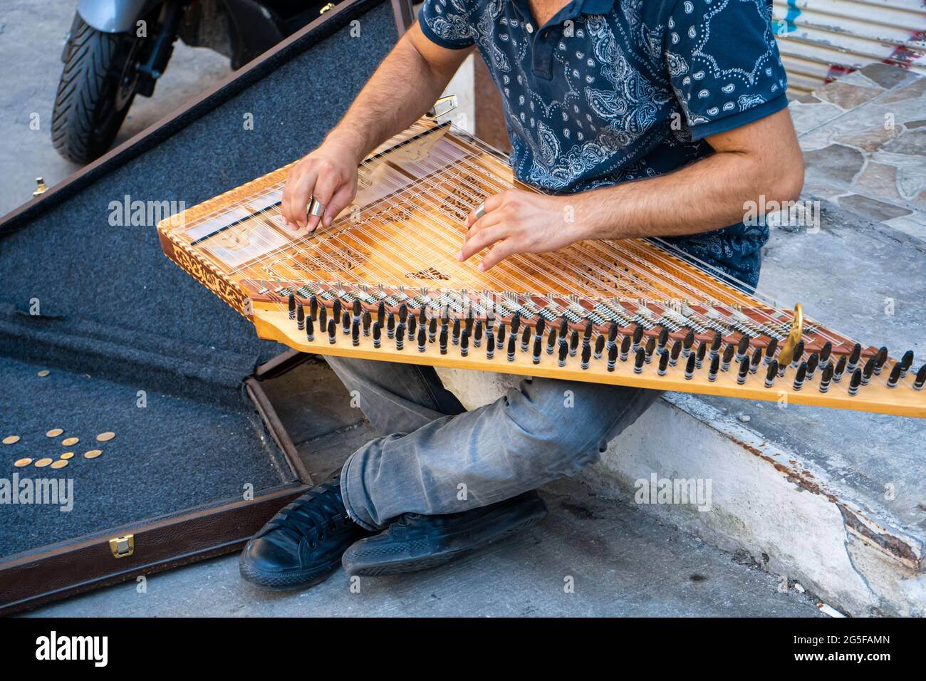 Qanun instrument hi-res stock photography and images - Alamy