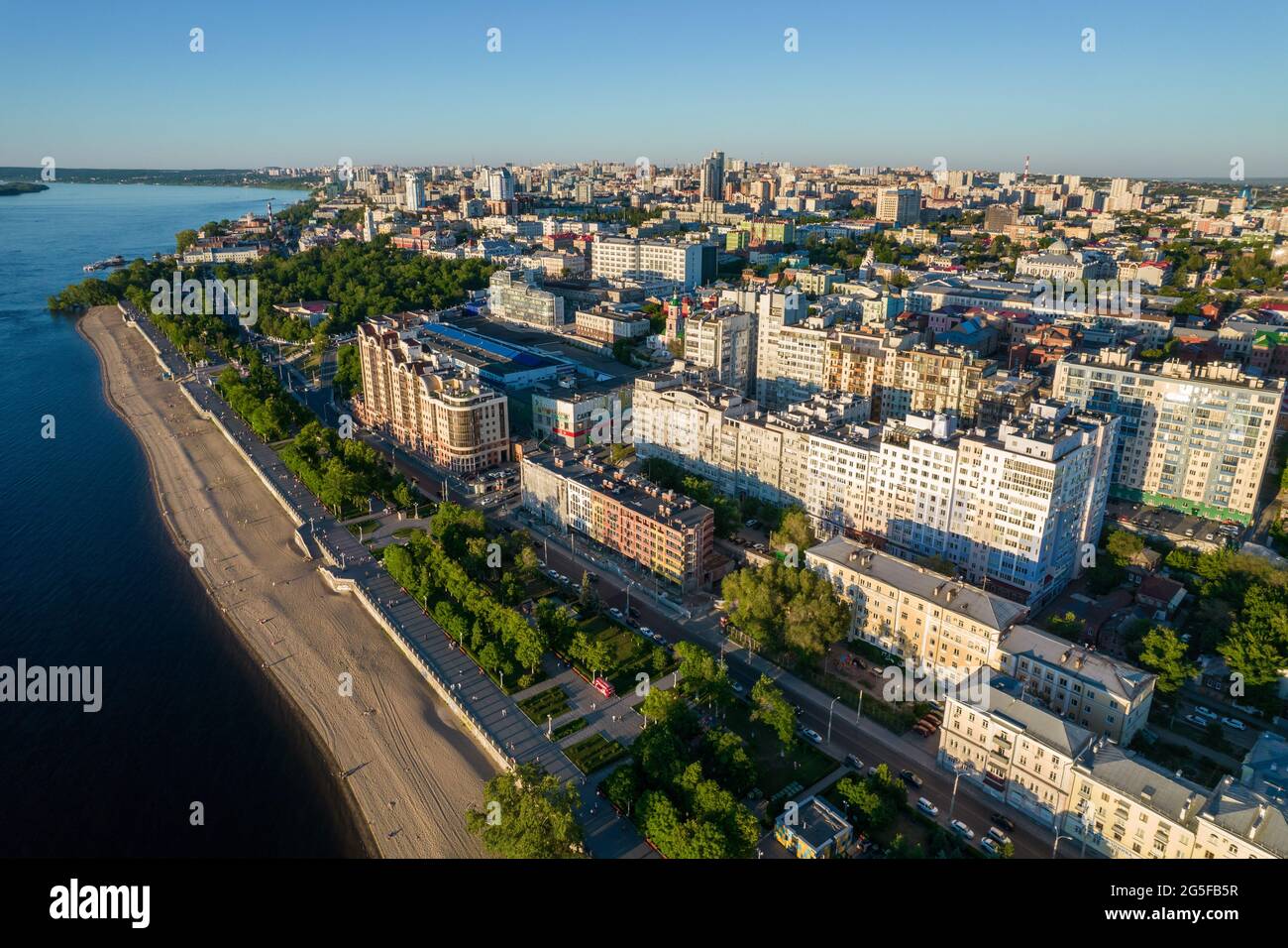 Aerial Samara city view, cityscape flying photo of quay Stock Photo - Alamy