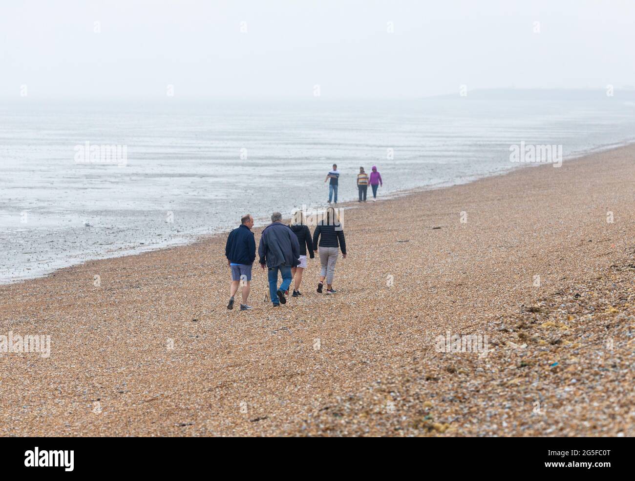 People on greatstone beach in kent hi-res stock photography and images ...